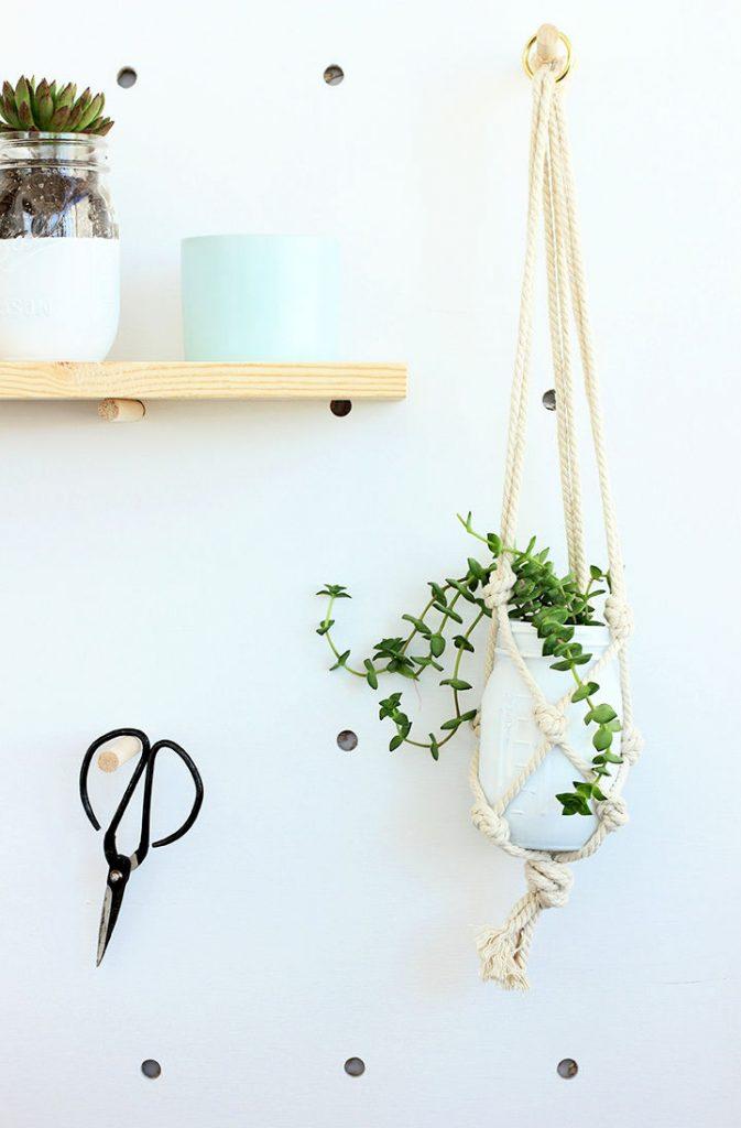 30 Best DIY Macrame Plant Hanger Patterns • Its Overflowing