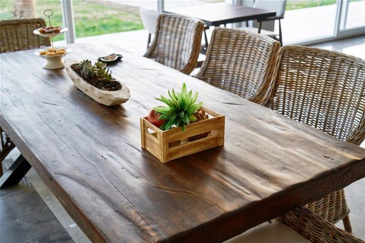 What to Put in a Dining Room Beside a Table?