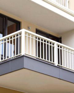 25 Balcony Railing Design Ideas for Safety and Style