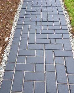 20 Black Brick Walkway Ideas for a Dramatic Entrance